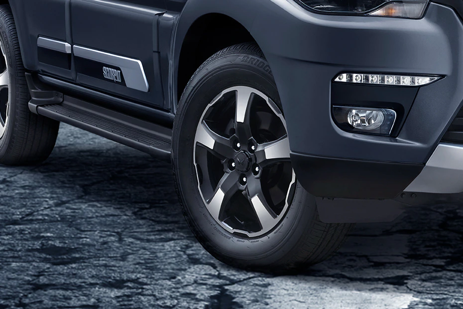 Mahindra Scorpio Classic Images - Scorpio Classic Interior & Exterior ...